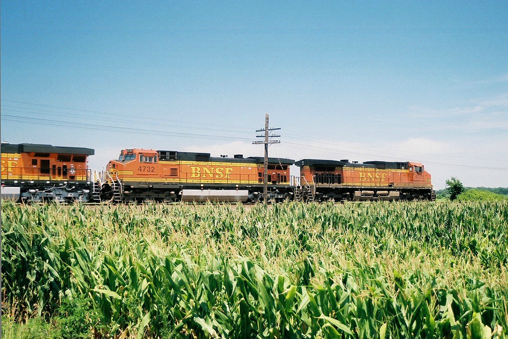 BNSF 4375 eastbound at MP116